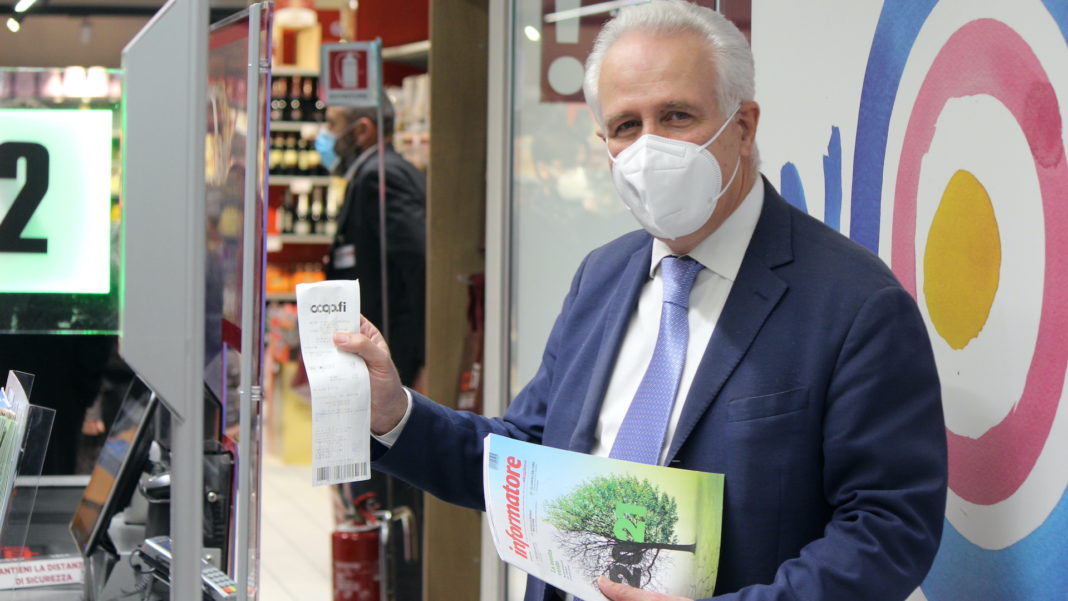 Il presidente della Regione Toscana Eugenio Giani e Carlo Conti con ...