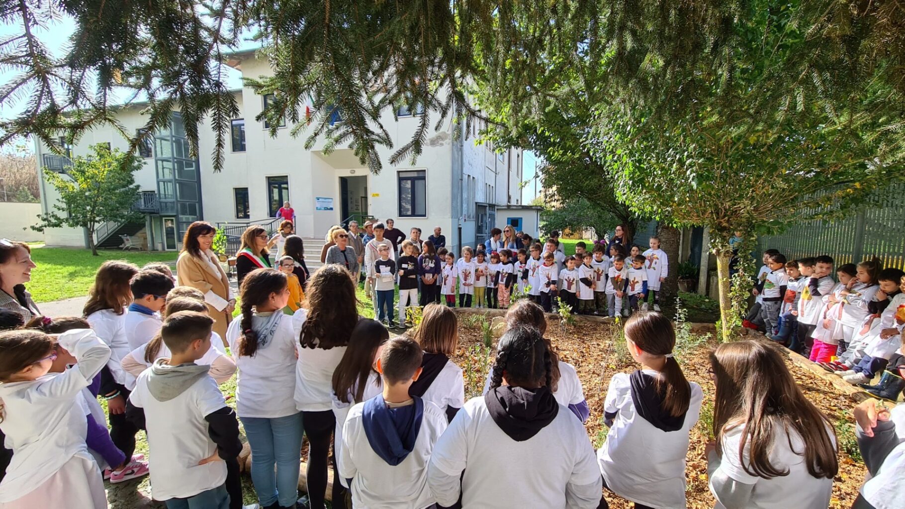 Alla scuola primaria G.Rodari di San Giovanni Valdarno la piantagione ...